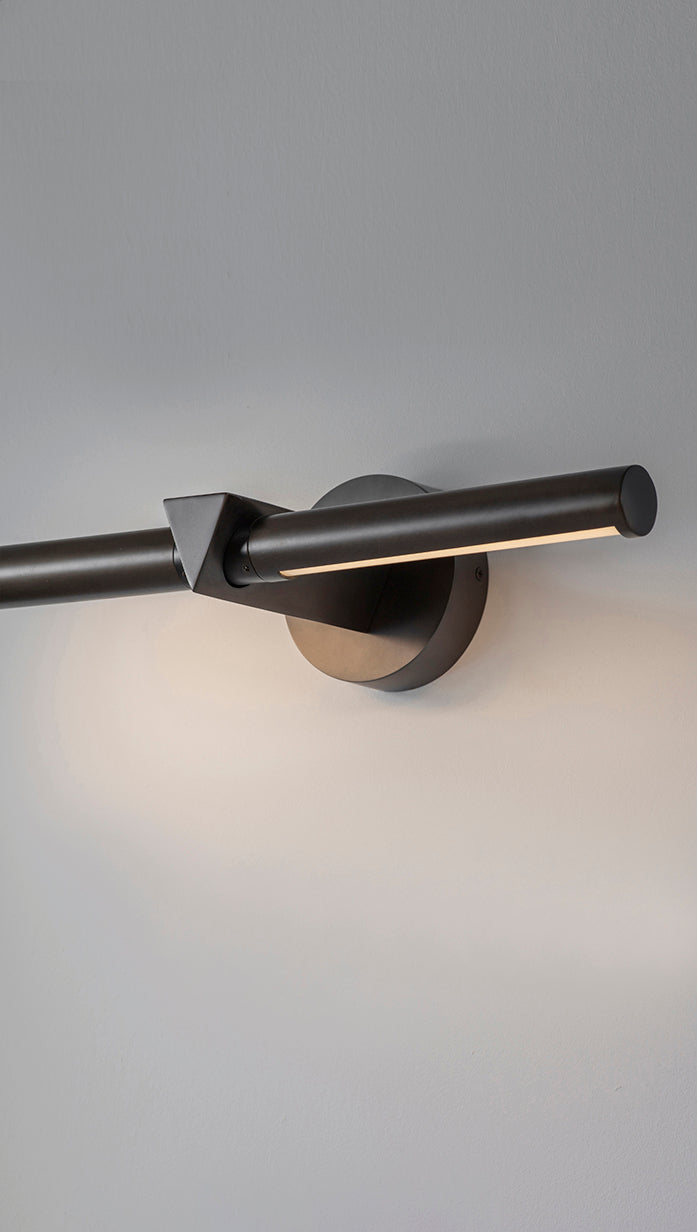 TRIANGE PICTURE LIGHT – FREEMAN GALLERY