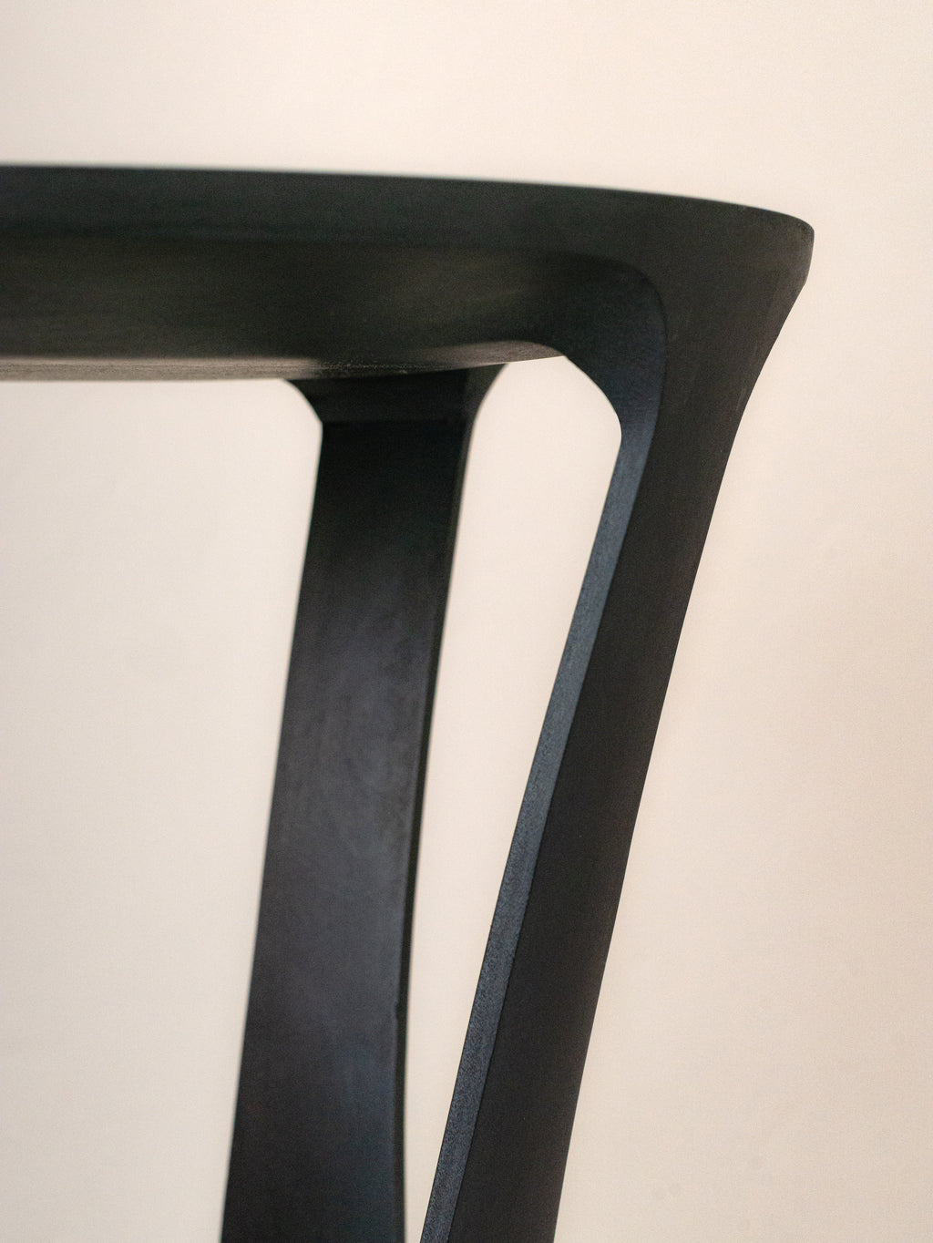 PÉTIOLE SIDE TABLE – FREEMAN GALLERY