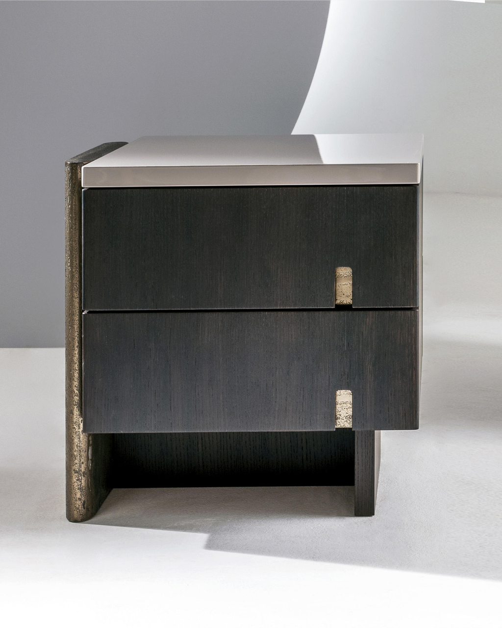 OUTFIT RAPTOR BEDSIDE TABLE – FREEMAN GALLERY