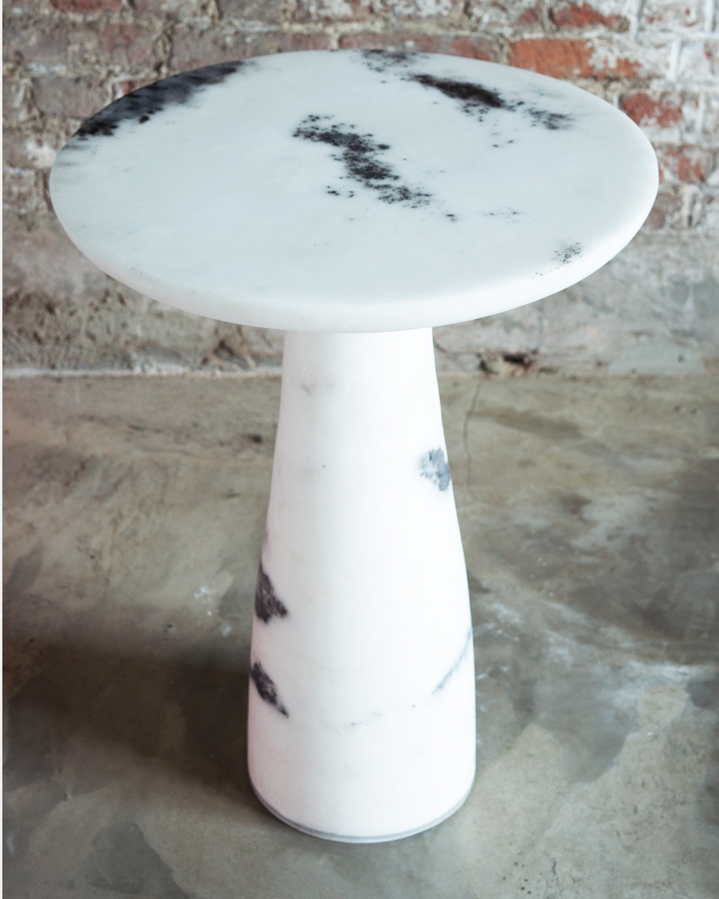 HANA SIDE TABLE – FREEMAN GALLERY