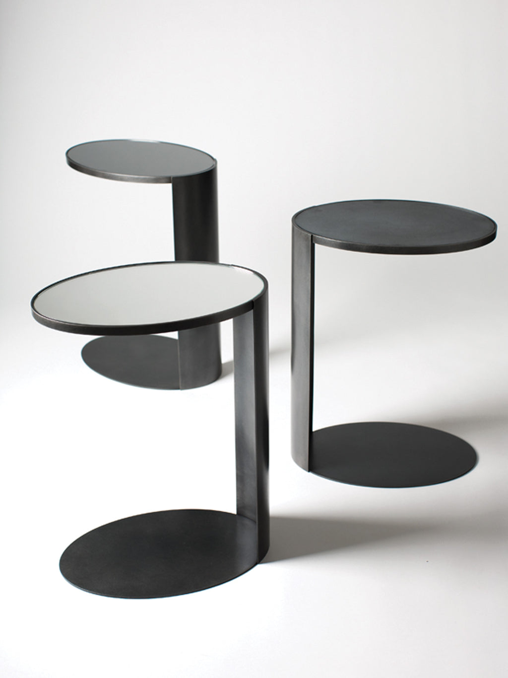 OVALE SIDE TABLE – FREEMAN GALLERY
