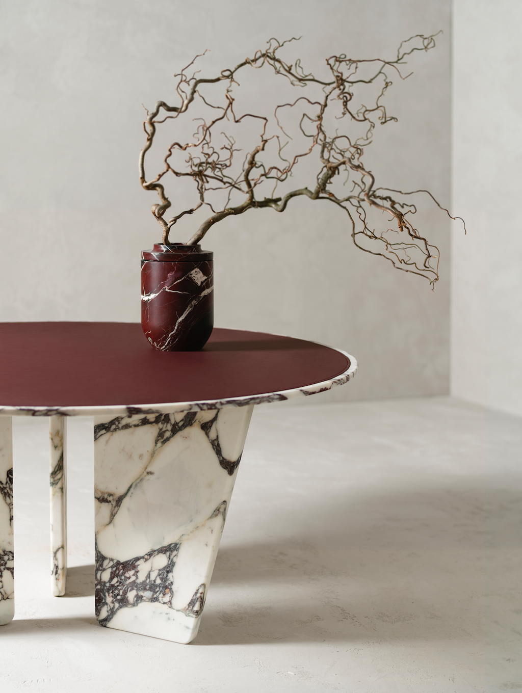 QUEEN DINING TABLE – FREEMAN GALLERY