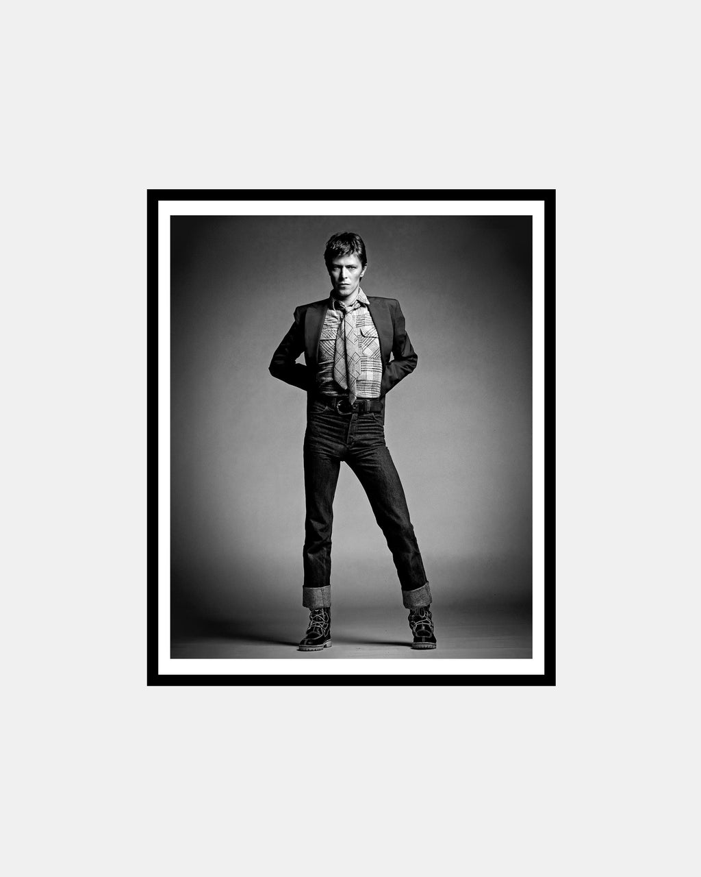 DAVID BOWIE, HAND BEHIND BACK – FREEMAN GALLERY