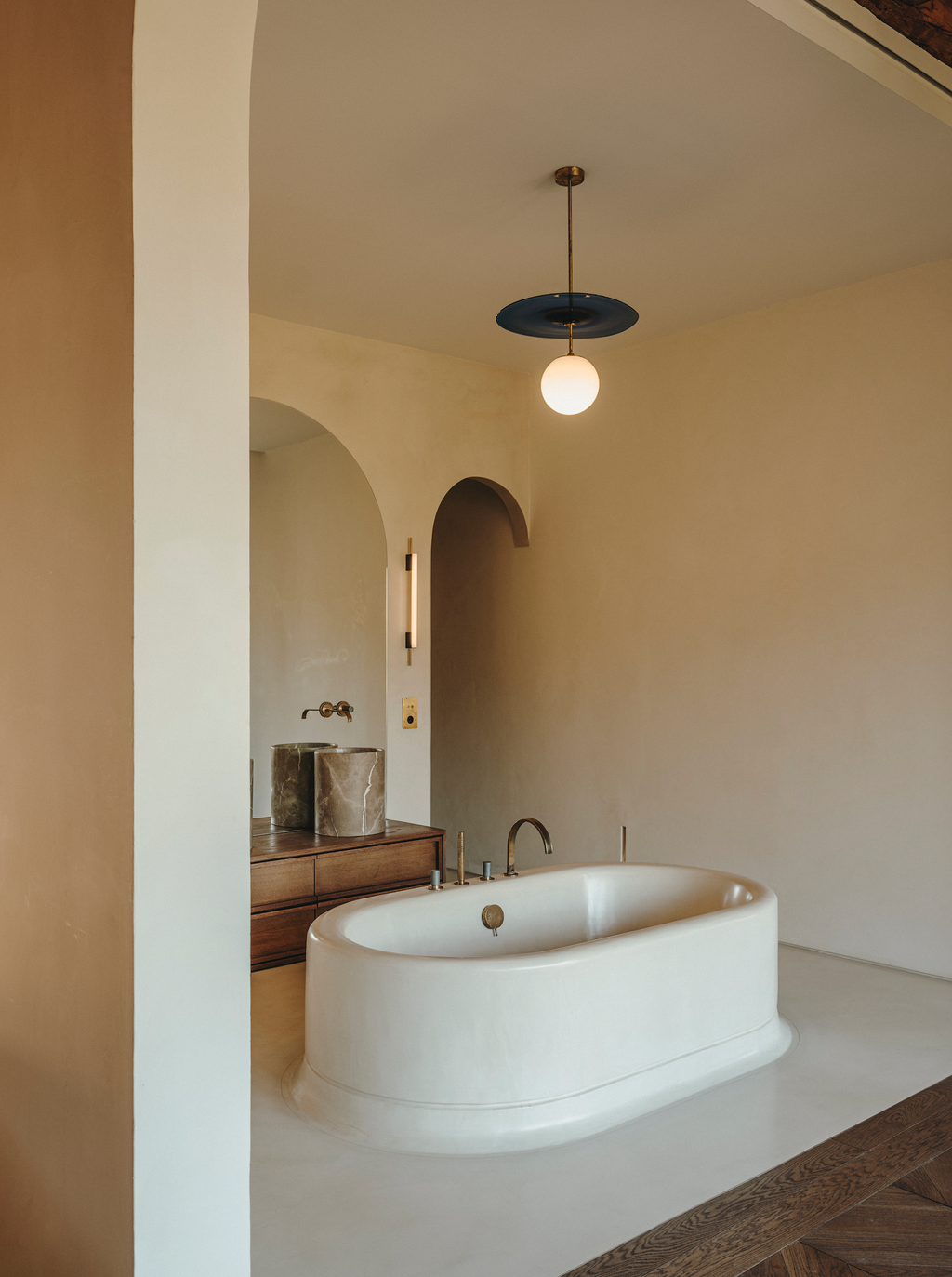 PLAT PENDANT LIGHT – FREEMAN GALLERY