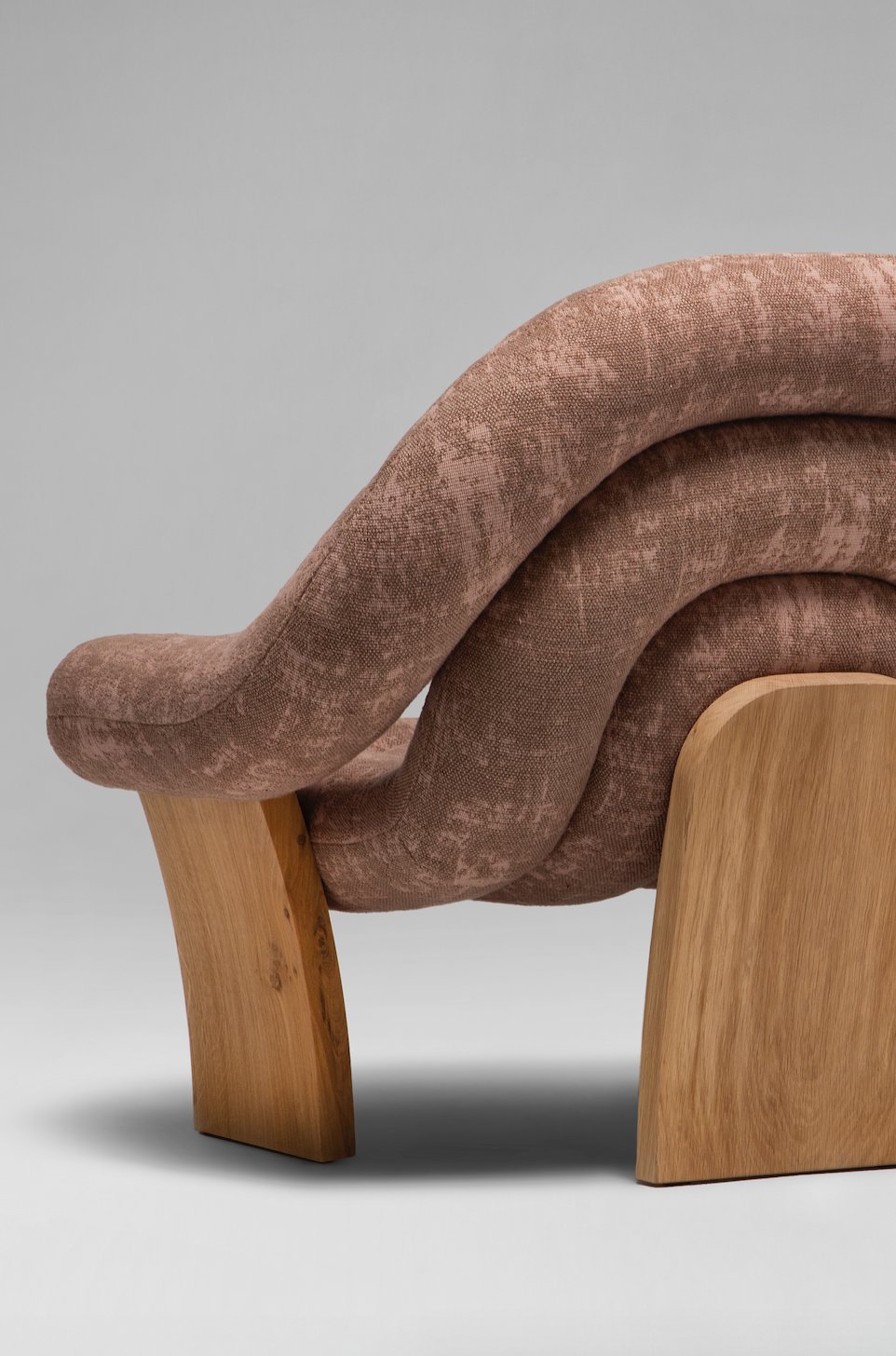ARCUS LOUNGE CHAIR – FREEMAN GALLERY