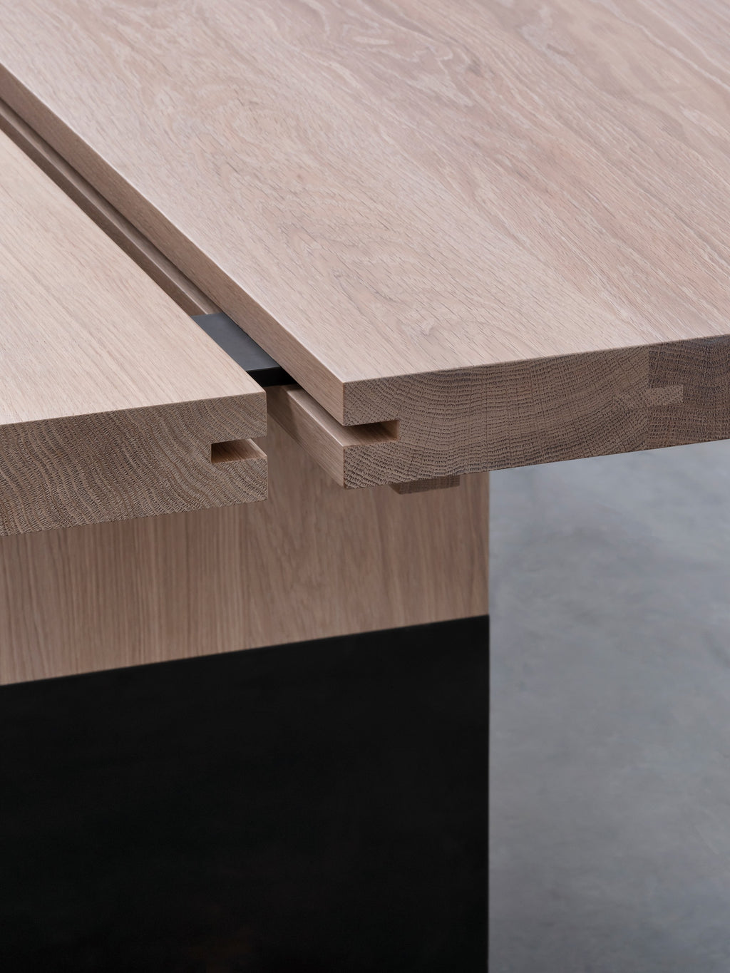 RIFT PLATINUM DINING TABLE – FREEMAN GALLERY