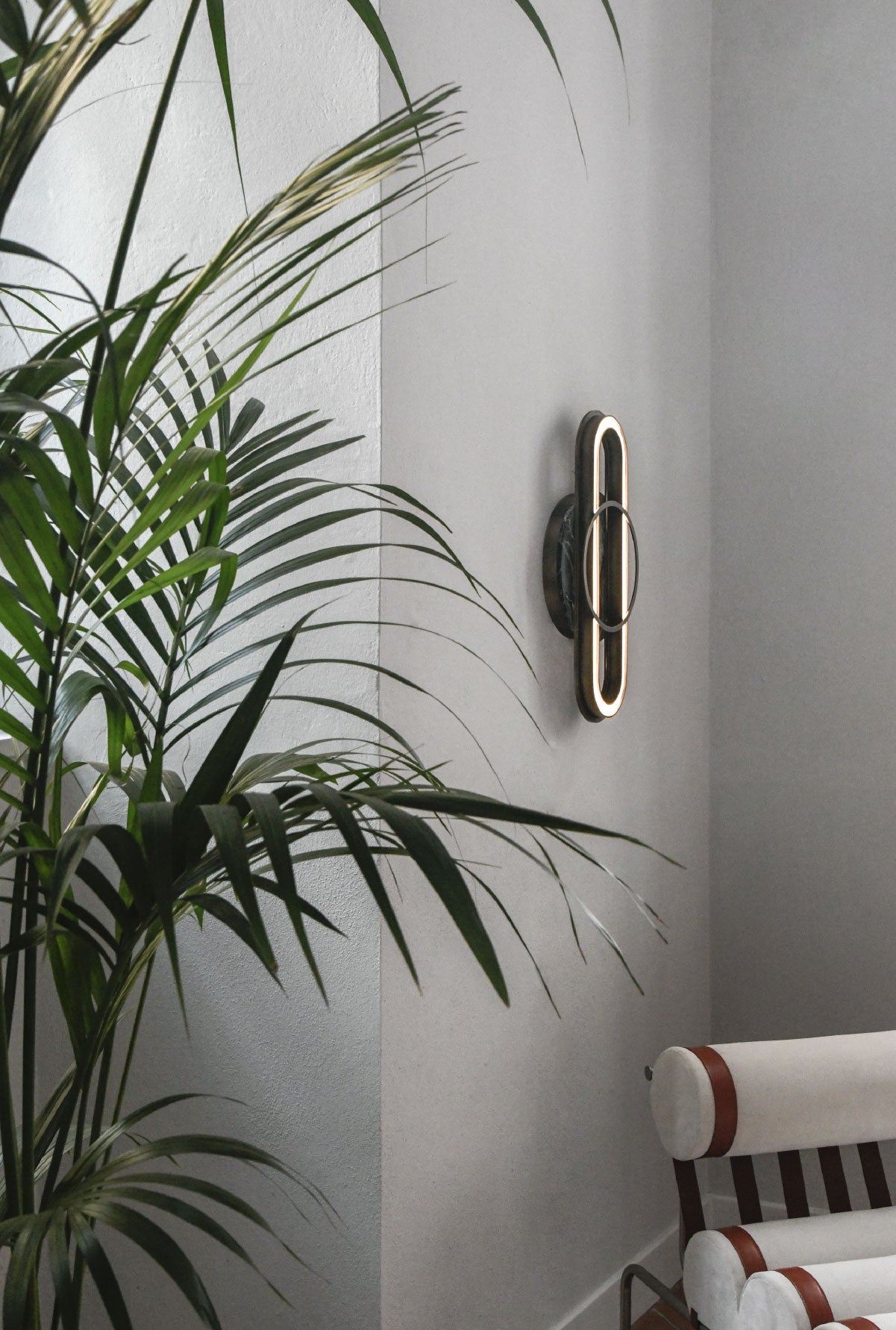 LOOP WALL LAMP SMALL – FREEMAN GALLERY